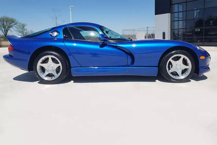 Popoln Dodge Viper GTS 1996 je bil prevoženih le 37 milj 29254_2