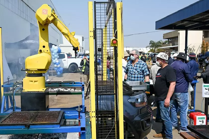 Ua Fau e Ford le Robot Barbeque Sili 29353_6