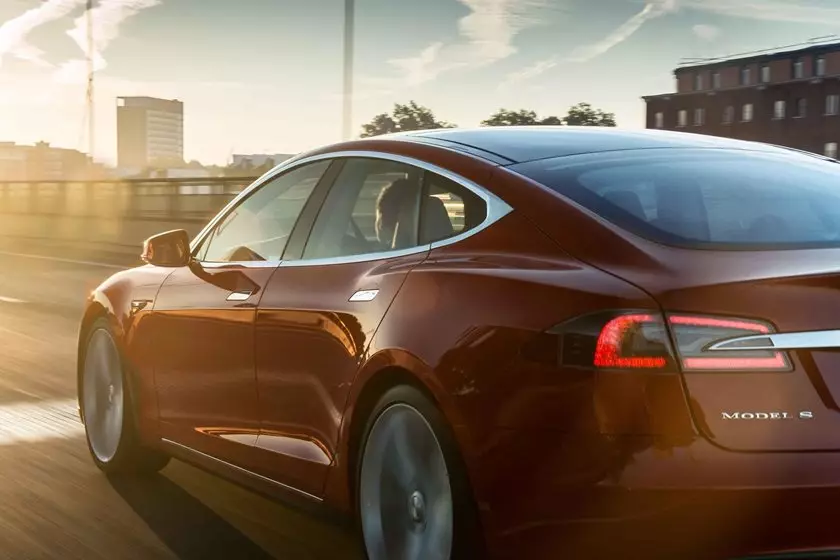 BMW lähenemine EV-dele võib Teslale kasu tuua 29408_8