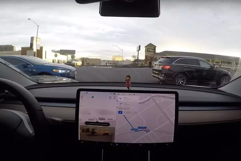 Ang Buong Self-Driving Beta ng Tesla ay Gumaganap ng Mas Tao kaysa Kailanman 29430_2