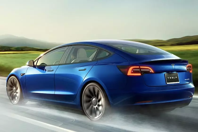 2017-2022 Tesla Model 3 che guida la vista posteriore