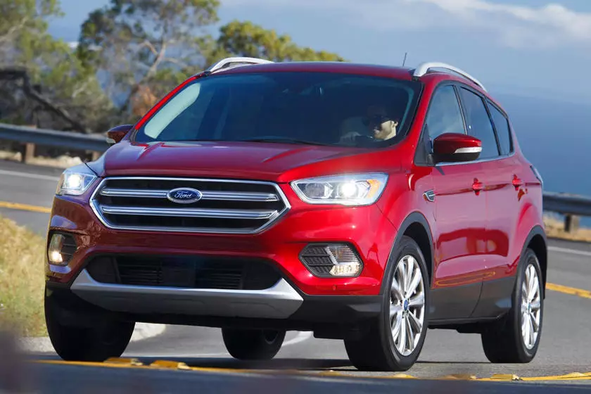 Ford Escape 2017-2019, sprednji tričetrtinski pogled na levo stran