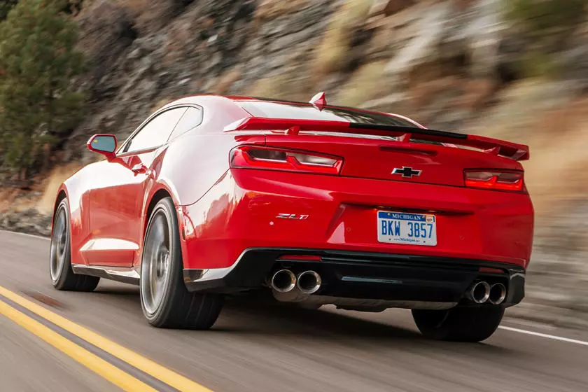 2017-2022 Chevrolet Camaro ZL1 Coupé Vista trasera Conducción