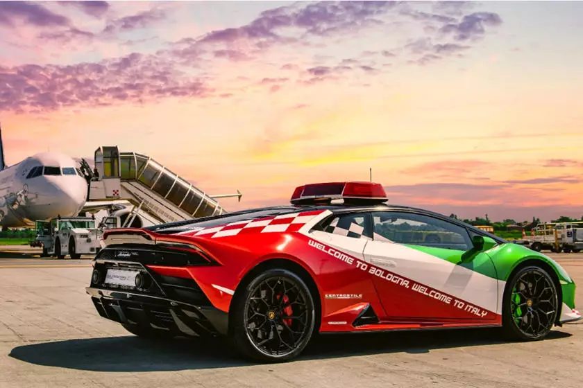 Lamborghini Huracan Evo ला सुपरकार सिटी मध्ये विशेष नोकरी आहे 29471_3