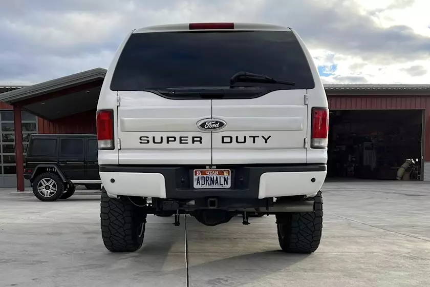 Iyi Ford F-250 Super Duty Ifite Umwanya Kuri 11 Kandi Yiteguye Ibirori 29585_3