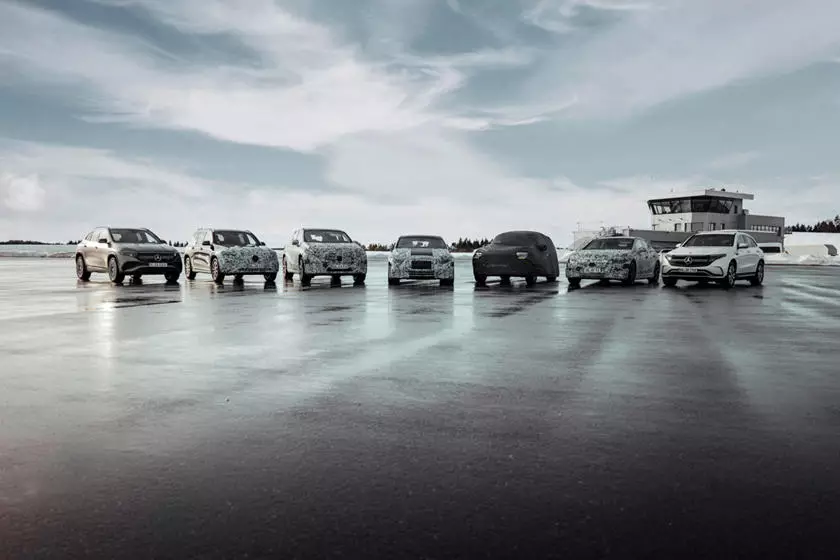 Mercedes-Benz EQS zadebiutuje 15 kwietnia z rewolucyjnym ładowaniem 29603_12