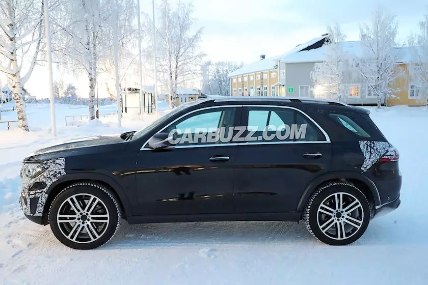 Jetez un coup d'œil à l'intérieur du Mercedes GLE 2023 mis à jour 29616_2