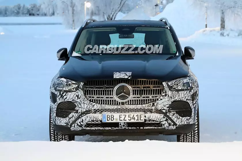 Vessen egy pillantást a frissített 2023-as Mercedes GLE belsejébe 29616_5