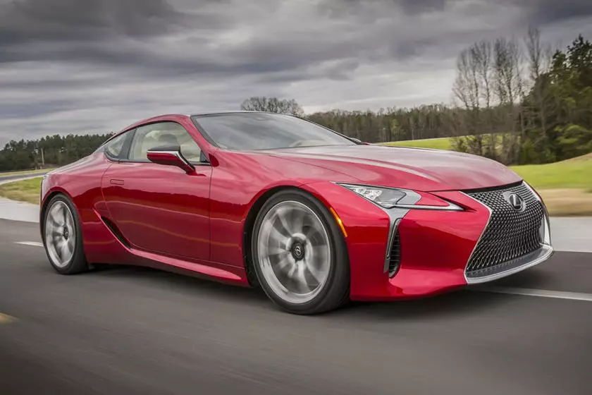 2018-2020 Lexus LC 500 ಫ್ರಂಟ್ ವ್ಯೂ ಡ್ರೈವಿಂಗ್