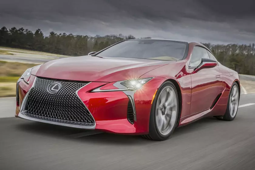 2018-2020 Lexus LC 500 ಫ್ರಂಟ್ ವ್ಯೂ ಡ್ರೈವಿಂಗ್