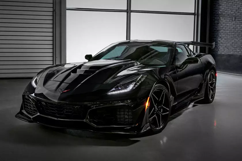 2019 Chevrolet Corvette ZR1 купе Алдыңғы бұрыштық көрініс