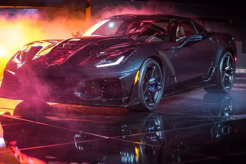 2019 m. „Chevrolet Corvette ZR1 Coupe“ vaizdas iš priekio kampu