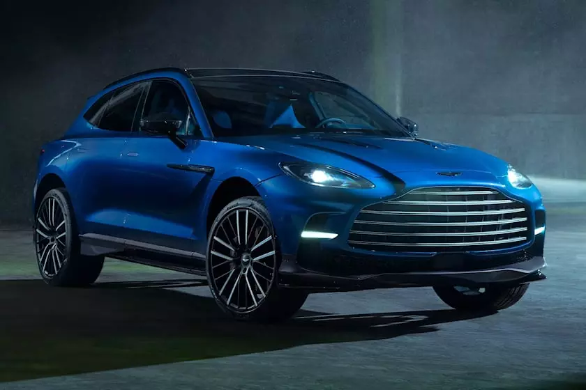 2022 Aston Martin DBX707 Μπροστινή γωνιακή όψη