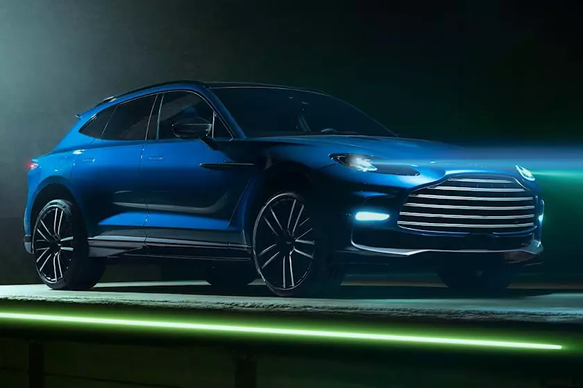 2022 Aston Martin DBX707 Icyerekezo Imbere