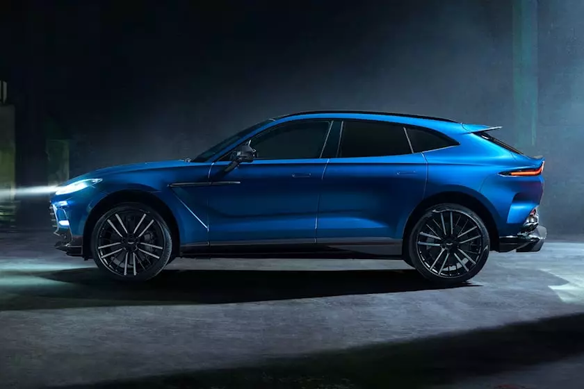 2022 Aston Martin DBX707 Golwg Ochr