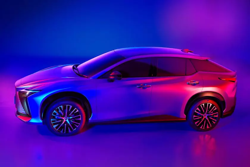 Die 2023 Lexus RZ is die maatskappy se eerste elektriese motor 29730_3