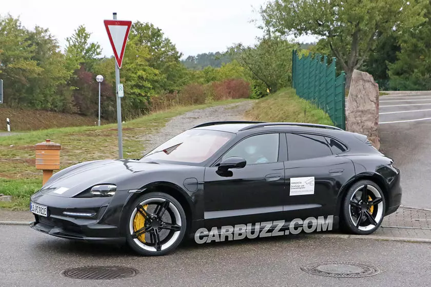 Porsche Taycan Cross Turismo සම්පූර්ණයෙන්ම නිරුවතින් අල්ලා ගන්නා ලදී 29756_3