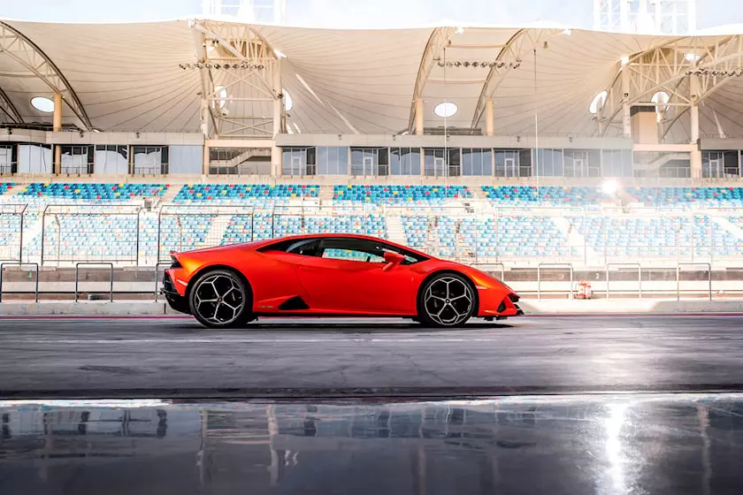 2020-2021 Lamborghini Huracan Evo Lateral View