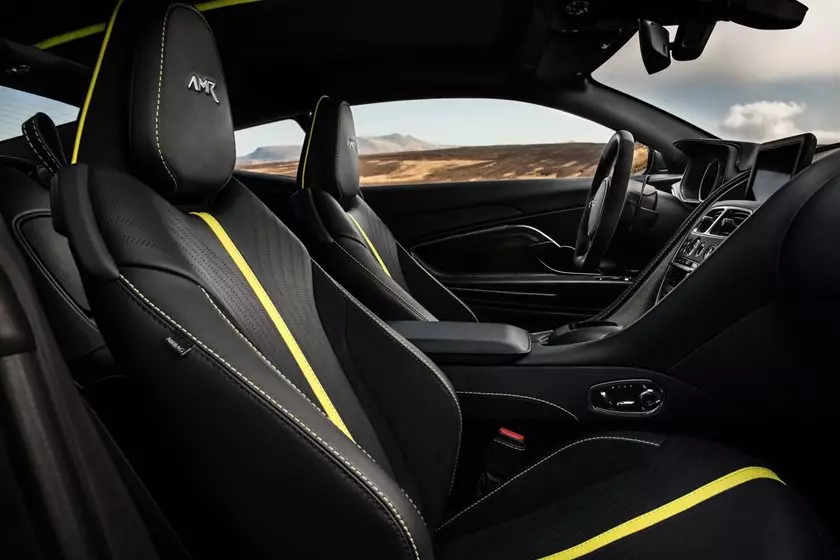 Saltu Sur La Aston Martin DB11 AMR Por Altrapida Aŭtovoja Kuro 29823_7