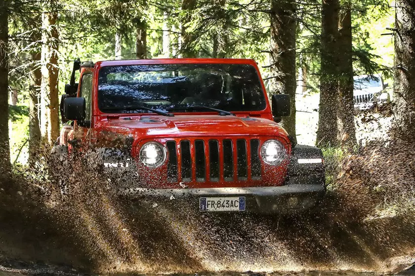 “Jeep” Land Rover-a çynlakaý howp salýar 29836_8