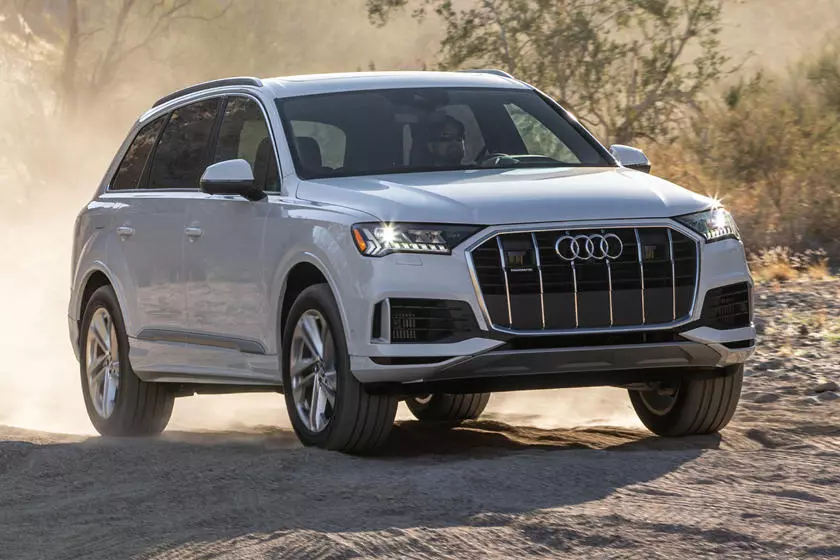 2020-2022 Audi Q7 վարման առջևի անկյուն