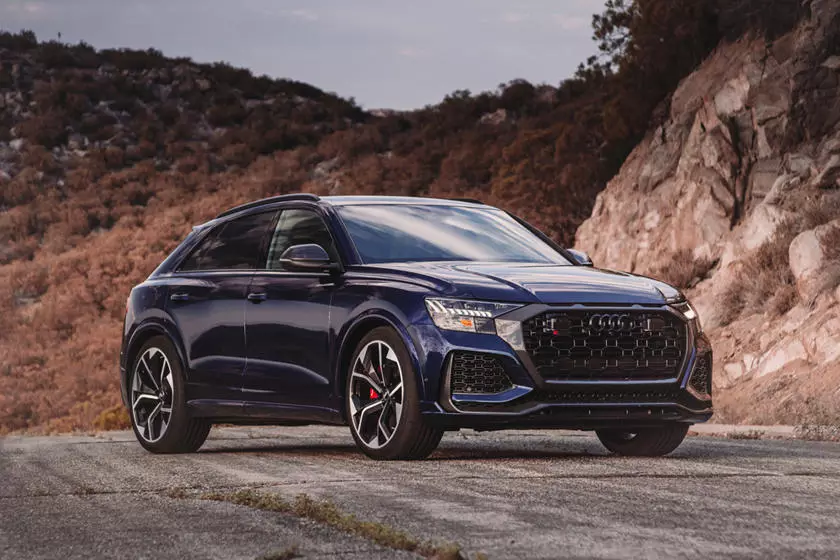 2021-2022 Audi RS Q8 Vaizdas iš priekio kampu