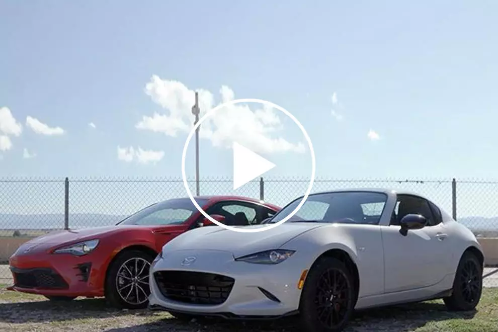 Stock Toyota 86, Mazda MX-5 RF ബീറ്റ് ഡോഡ്ജ് ചാർജർ ഹെൽകാറ്റ് ട്രാക്കിൽ