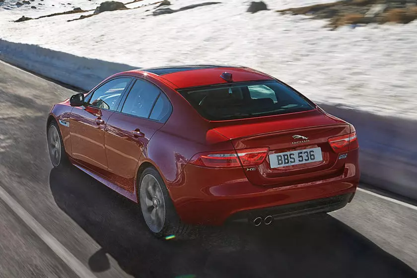 Jaguar XE 2017-2020 Vue arrière Conduite