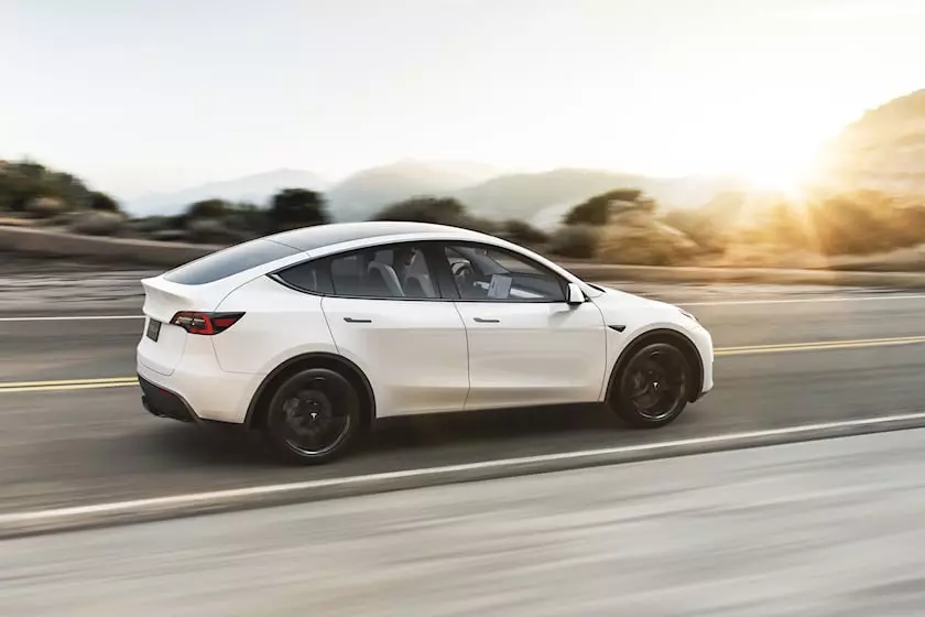 2020-2022 Tesla Model Y бүйірден қарау