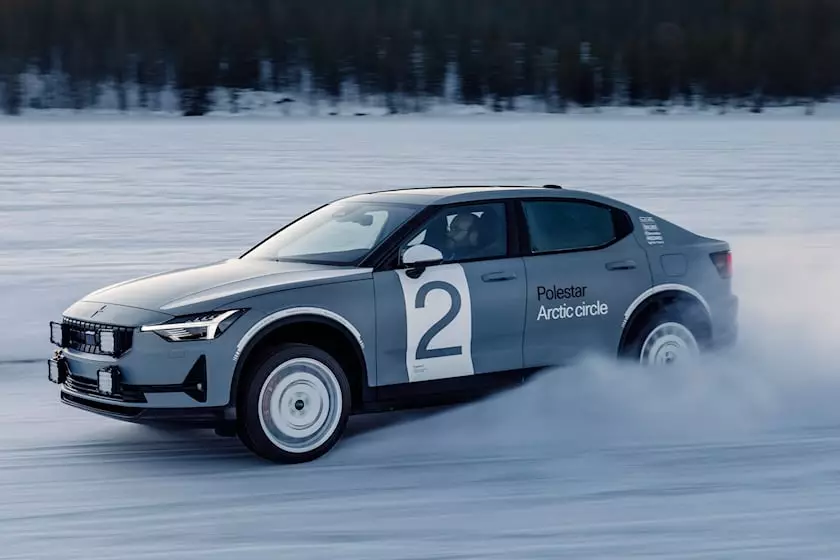 Polestar 2 oanfalt de Arctic Circle Rally Style 29997_1