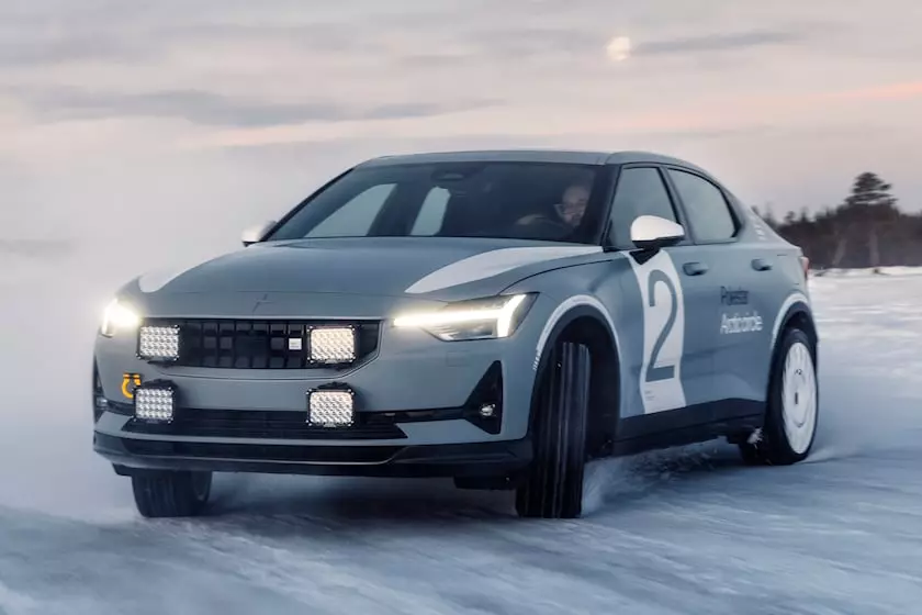 Polestar 2 атакуе стыль ралі за палярным кругам 29997_3