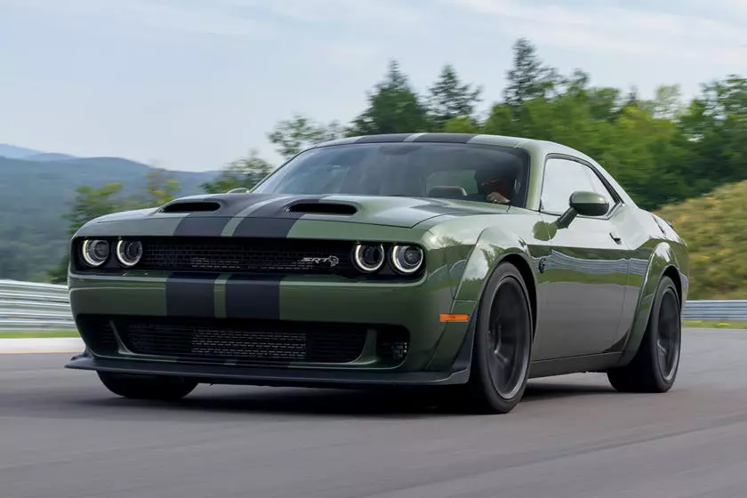 2019-2020 Driving Dodge Challenger SRT Hellcat me pamje të përparme