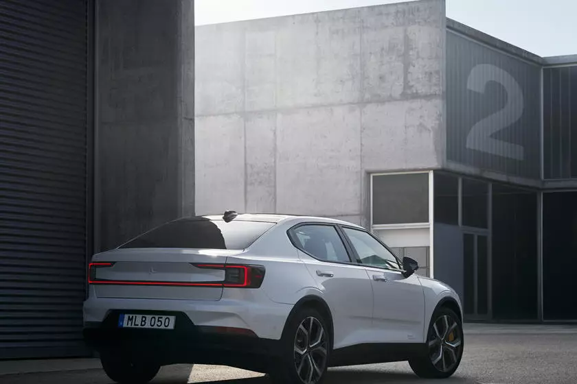 2021 Polestar Polestar 2 Հետևի տեսարան վարելը