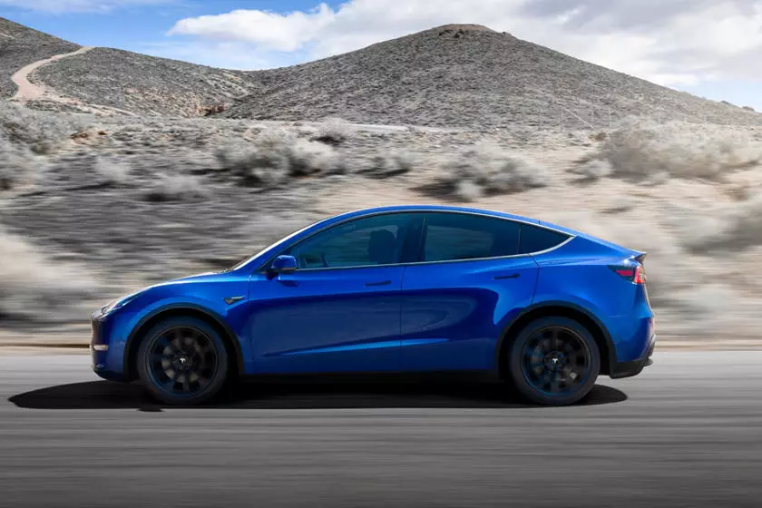 2020-2021 Tesla Model Y каптал көрүнүшү