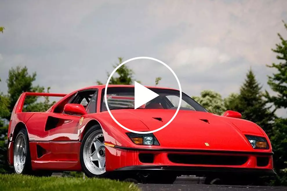 જુઓ A Feisty Ferrari F40 LM Get Thrashed Arround Goodwood