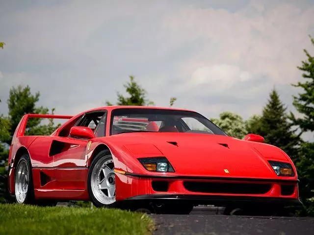 A Feisty Ferrari F40 LM-ді Гудвудтың айналасында қағып кеткенін қараңыз 3016_1