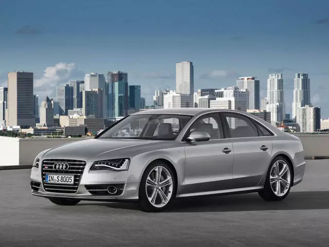 Ашылған: Франкфуртқа дейін Audi S6, S7 және S8 30314_4