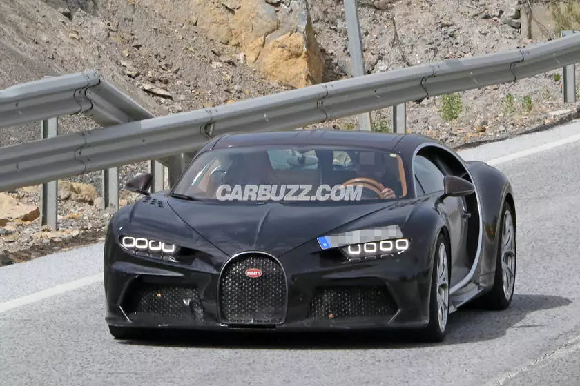 ຄວາມລຶກລັບ Bugatti Chiron spied ກັບຄໍເຕົ້າໄຂ່ທີ່ເປັນເອກະລັກ 30318_5