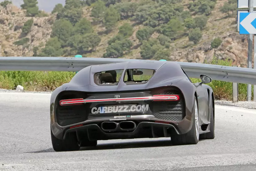 ຄວາມລຶກລັບ Bugatti Chiron spied ກັບຄໍເຕົ້າໄຂ່ທີ່ເປັນເອກະລັກ 30318_8