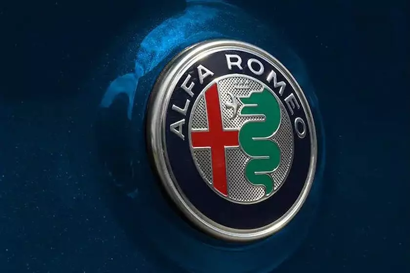 2020-2022 Alfa Romeo Giulia-ს ემბლემა