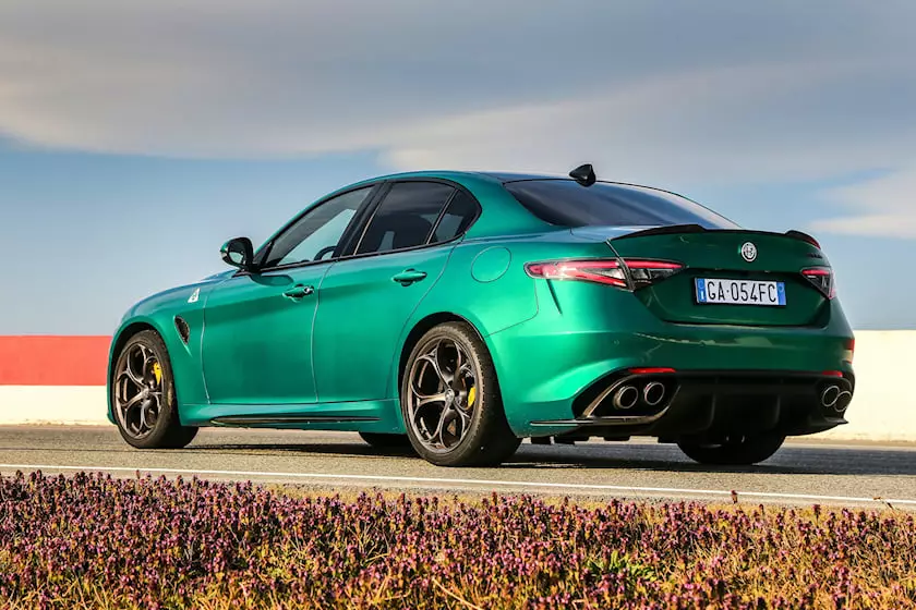 Alfa Romeo Giulia Quadrifoglio 2017-2022, вид сзади, ракурс