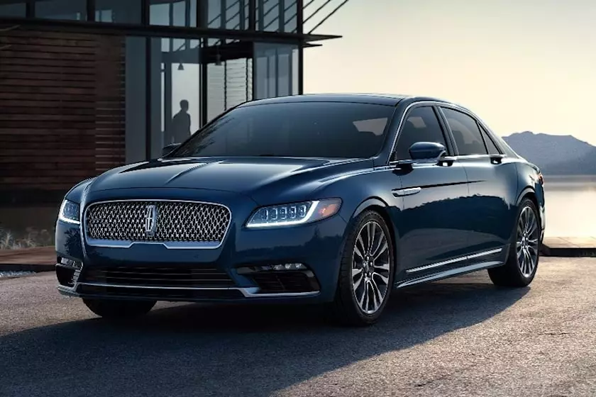 Nhìn từ góc trước Lincoln Continental 2017-2020