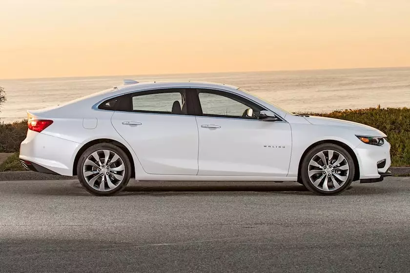 2016-2018 Chevrolet Malibu Side View