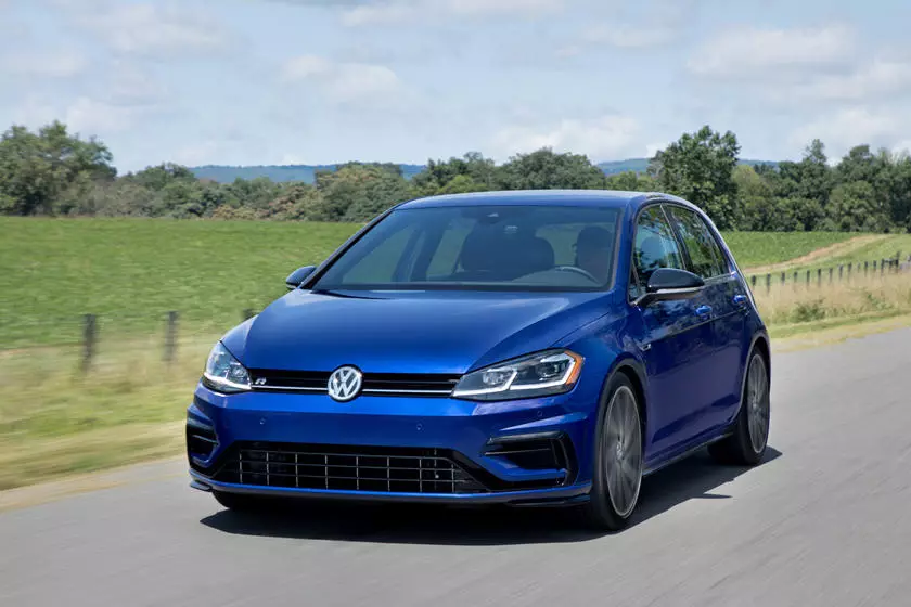 2015-2019 Volkswagen Golf R Front View Driving