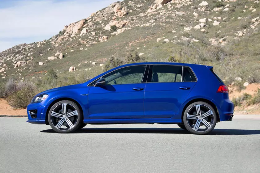 Vista laterale della Volkswagen Golf R 2015-2019