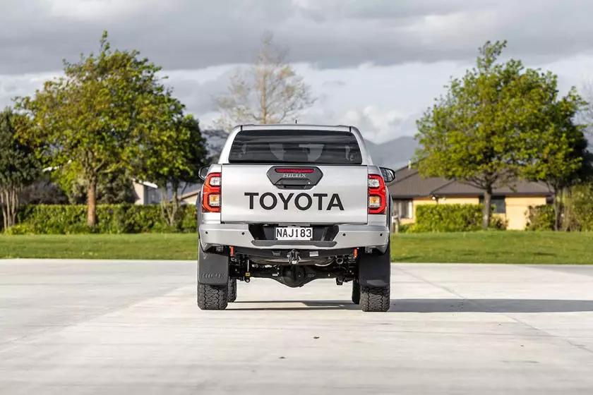 Dëst ass dem Toyota seng Äntwert op de Ranger Raptor 30851_3