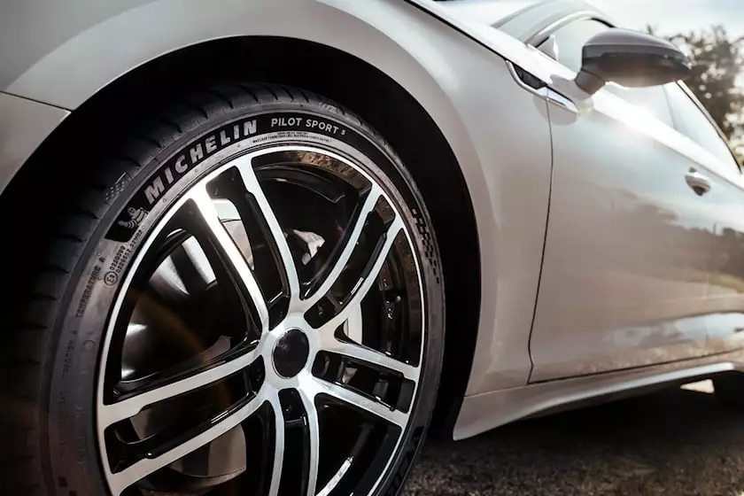 Le nouveau pneu de Michelin est bien meilleur que le Pilot Sport 4 31133_1