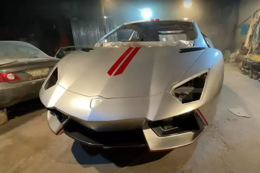 Honda Civic se transforma en Lamborghini Aventador 31146_1