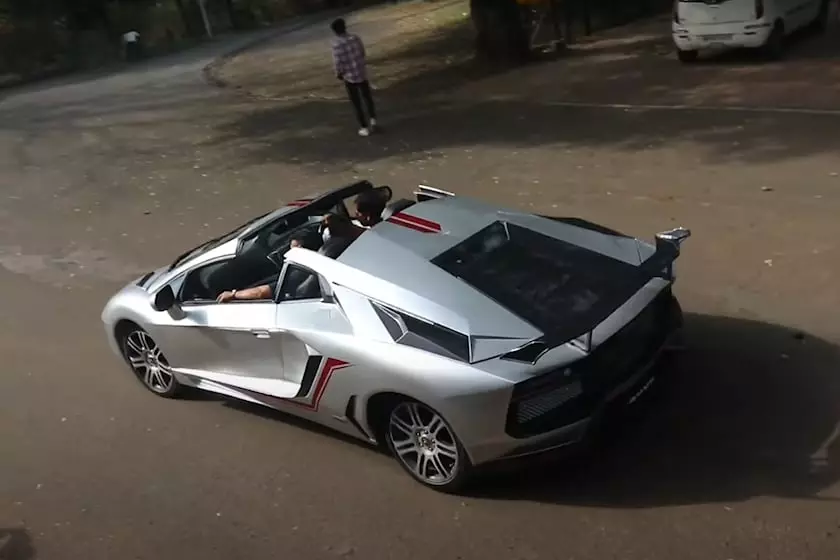 Ang Honda Civic Nagbag-o Ngadto sa Lamborghini Aventador 31146_11