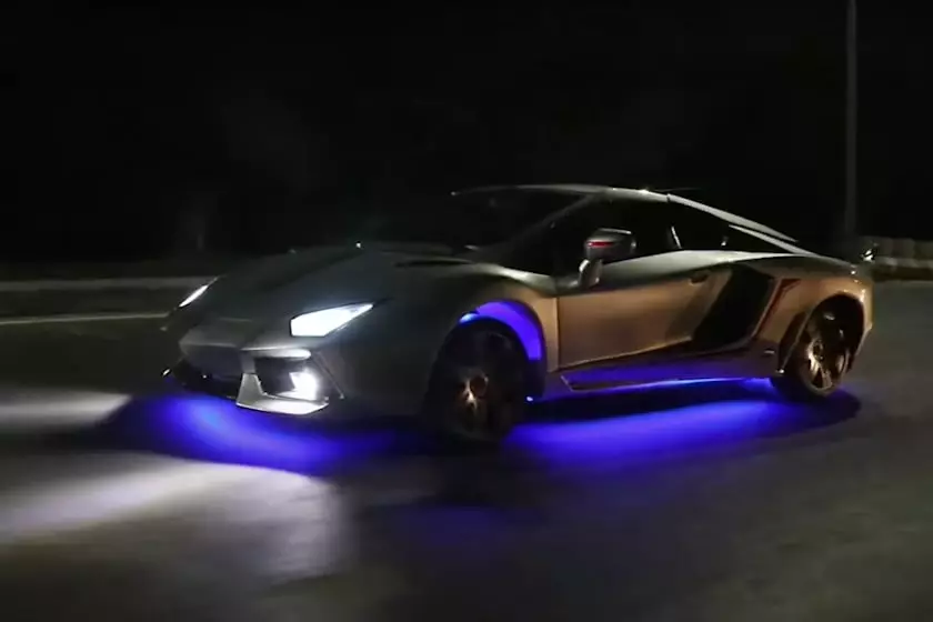 Ang Honda Civic Nagbag-o Ngadto sa Lamborghini Aventador 31146_9